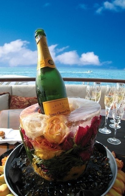 Yacht AMICA MEA, Hakvoort | CHARTERWORLD Luxury Superyacht Charters